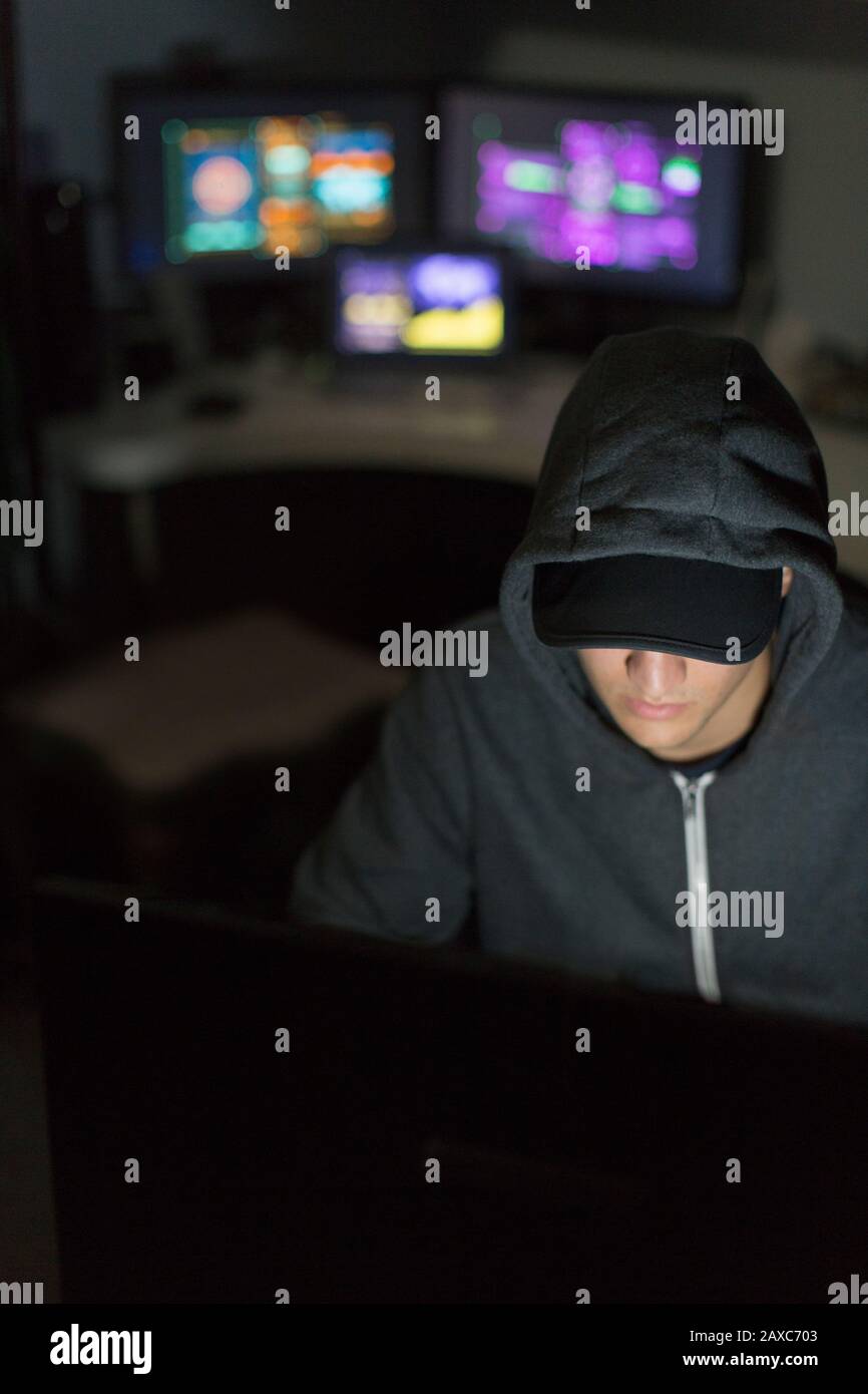 Dark web hacker hi-res stock photography and images - Alamy