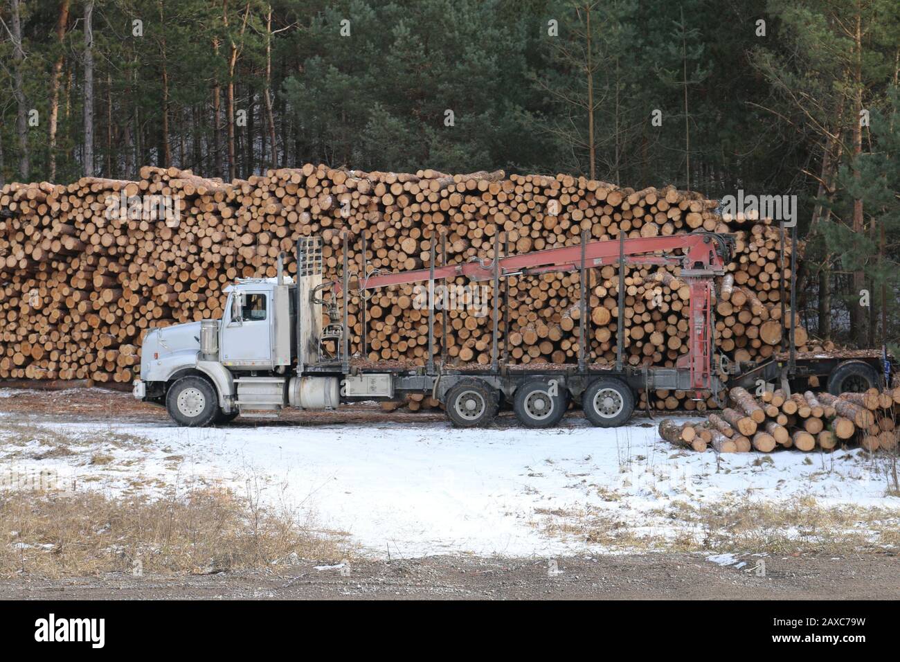 Logging truck paper mill hi-res stock photography and images - Alamy