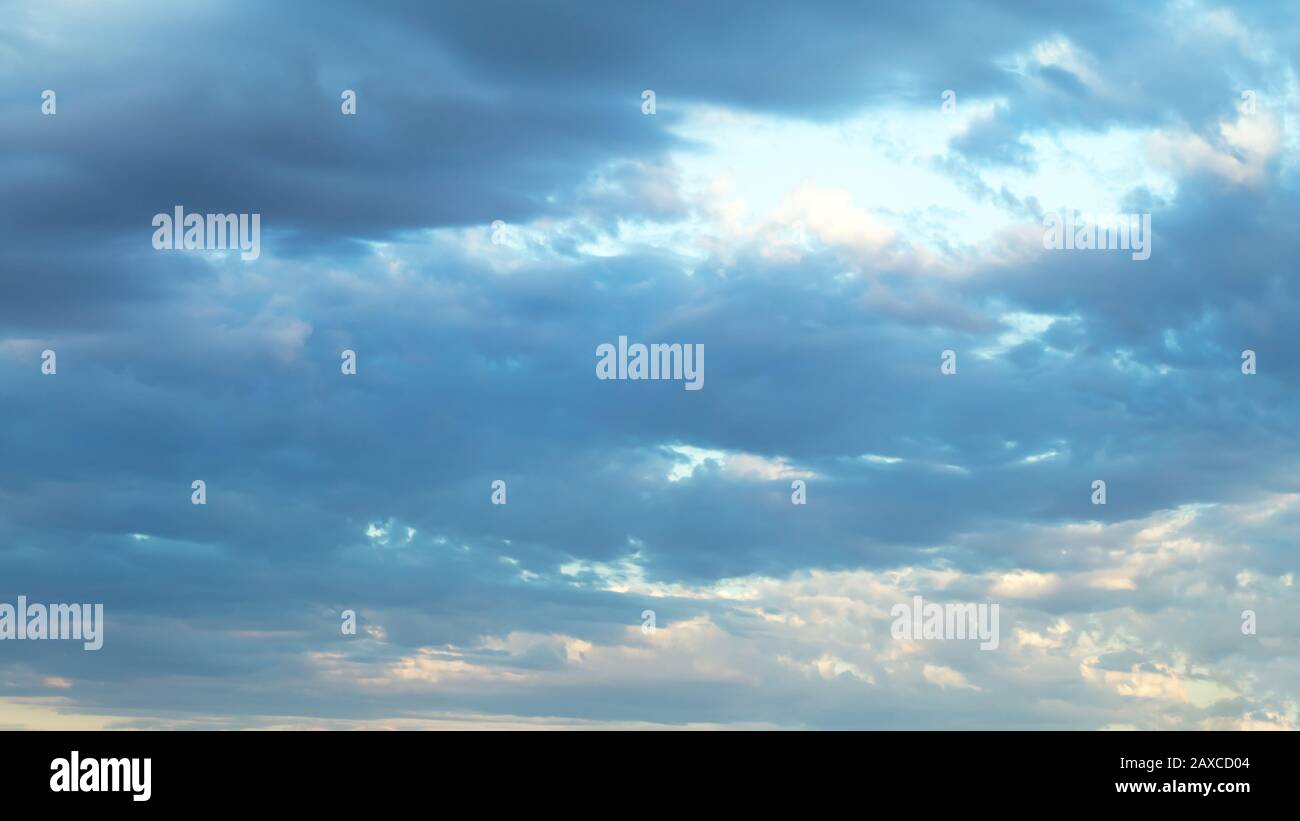 Overcast sky background hi-res stock photography and images - Alamy