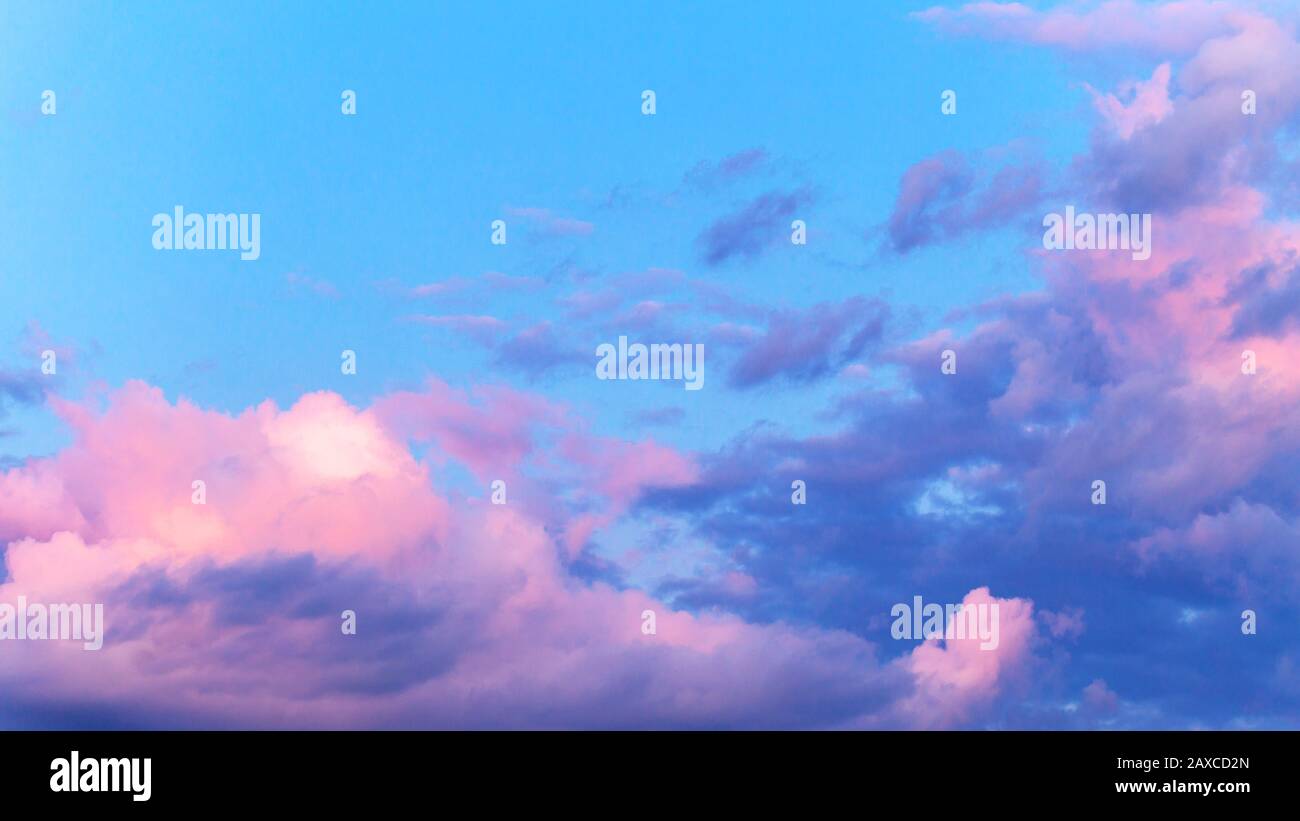 Sunset sky background with pink clouds Stock Photo - Alamy