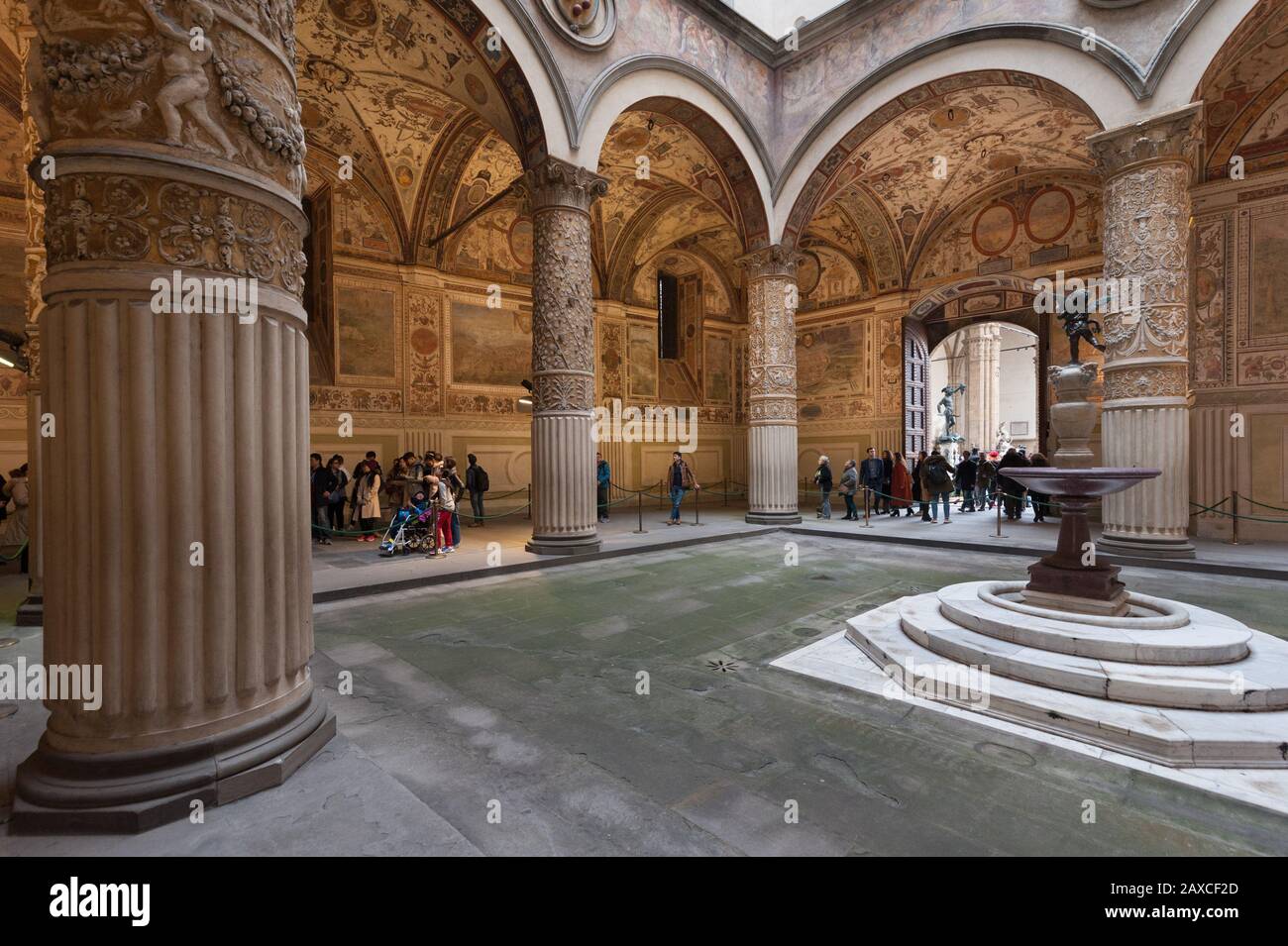 Italian renaissance style palazzo hi-res stock photography and images ...