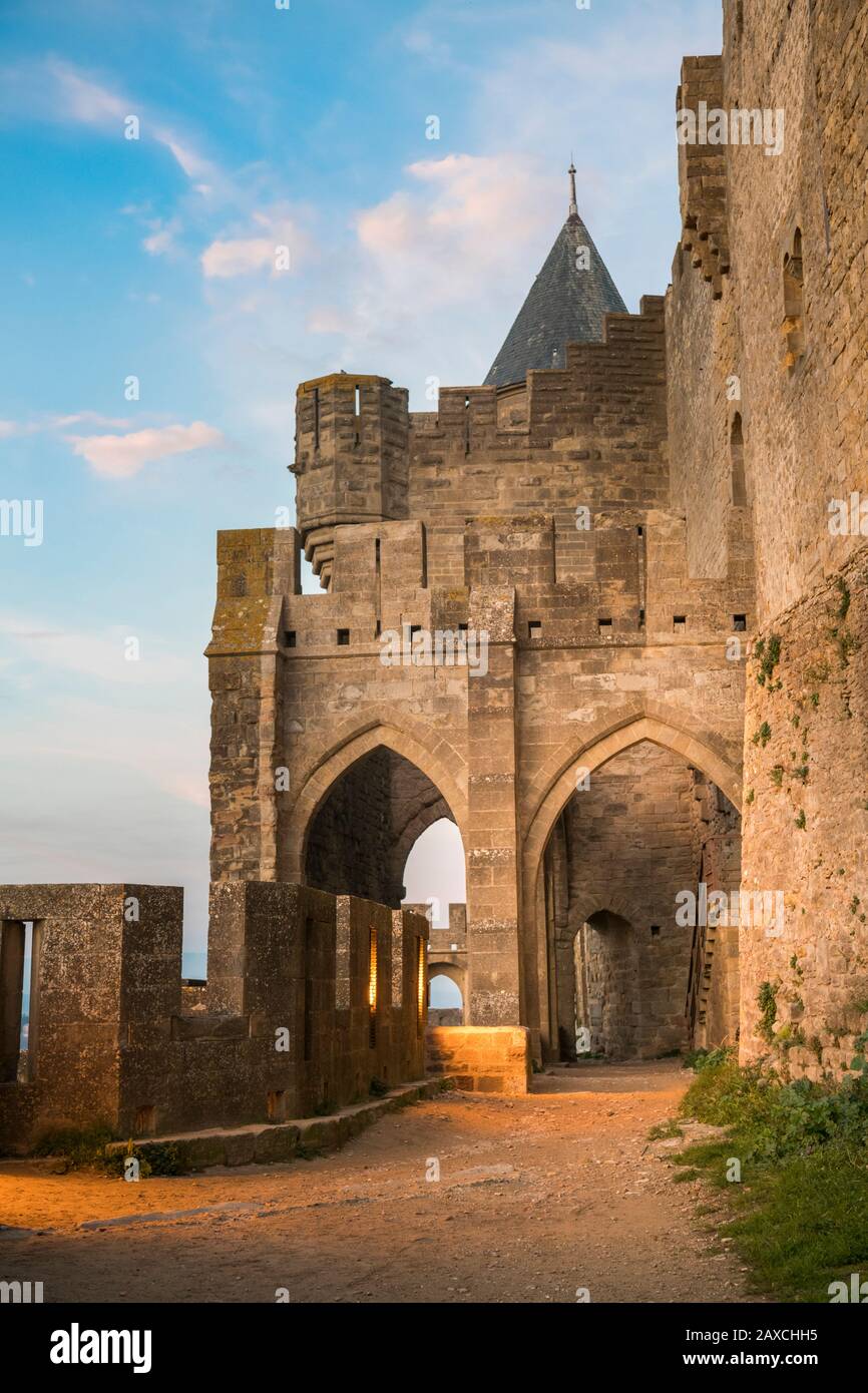 Francia castillo medieval hi-res stock photography and images - Alamy