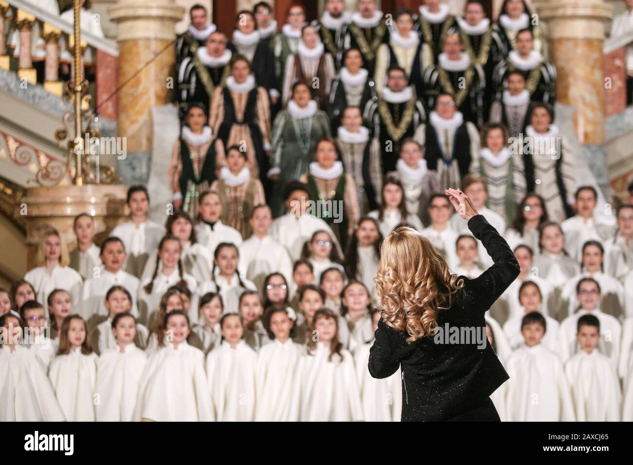 Choir conductor hi-res stock photography and images - Alamy