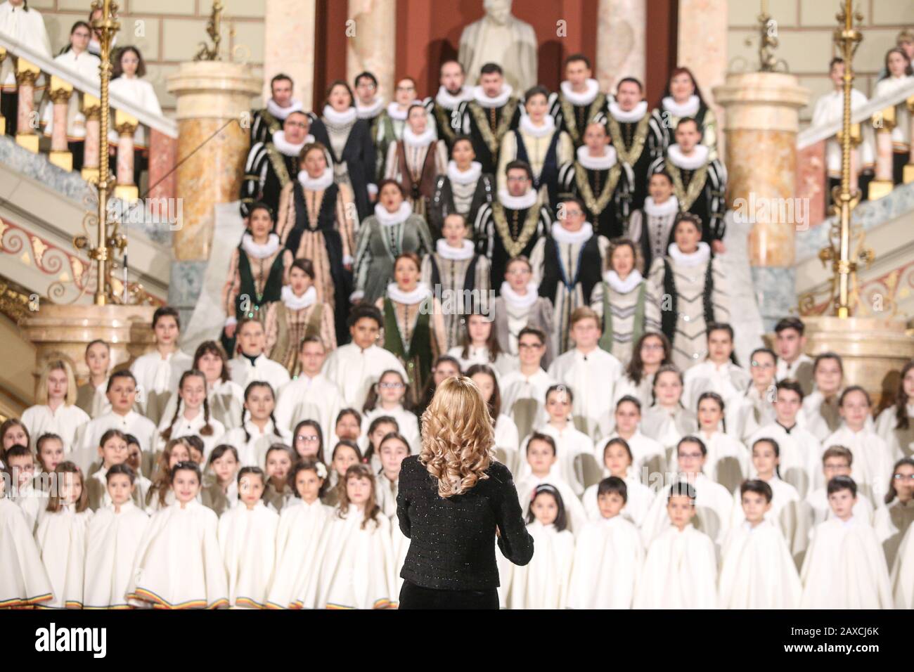 Female choir conductor hi-res stock photography and images - Alamy
