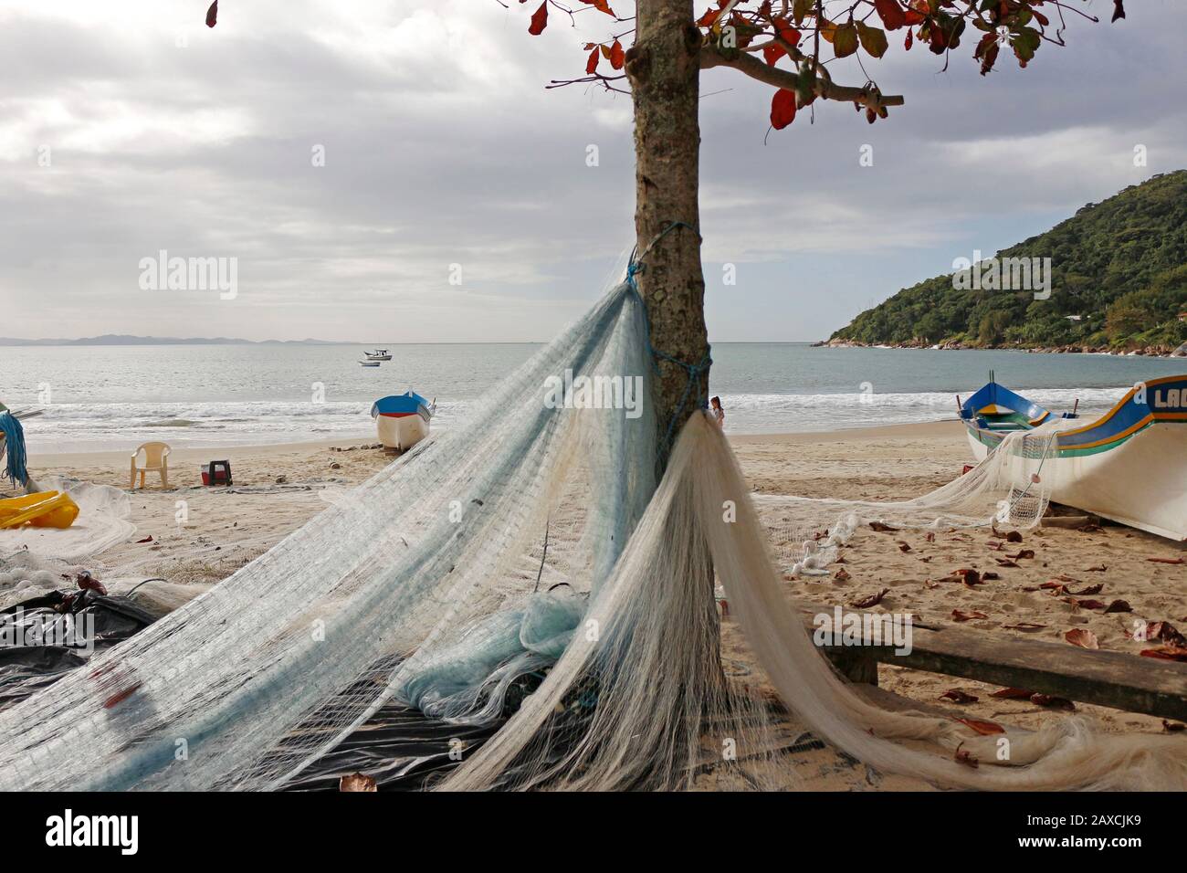 Four basic types of fishing nets hi-res stock photography and images ...