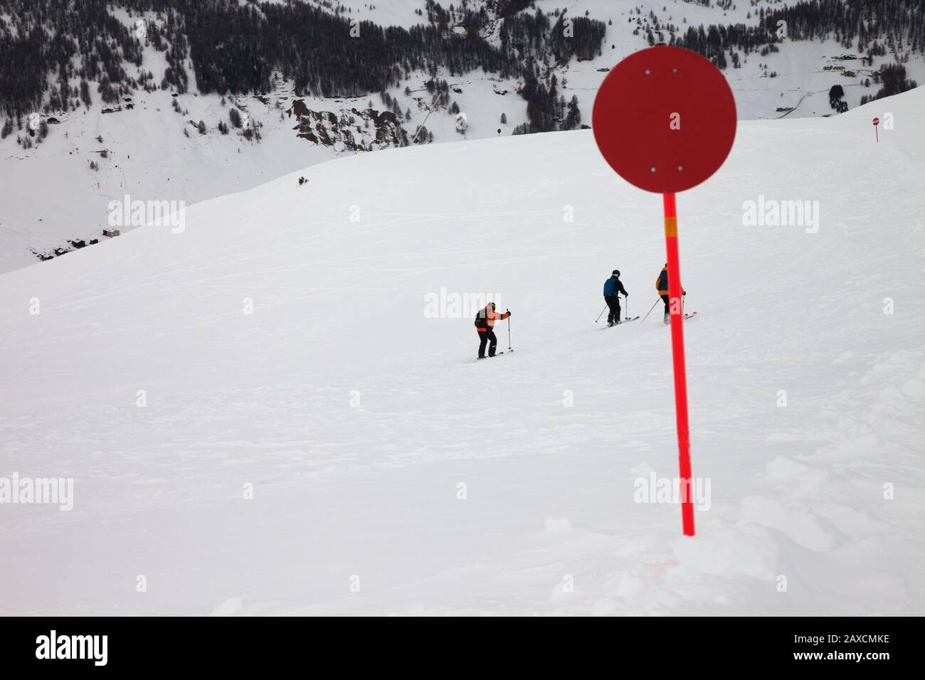 Piste marker sign hi-res stock photography and images - Alamy