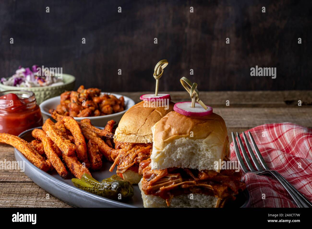 Vegan jack-fruit barbecue sliders with BBQ baked beans, oven baked ...