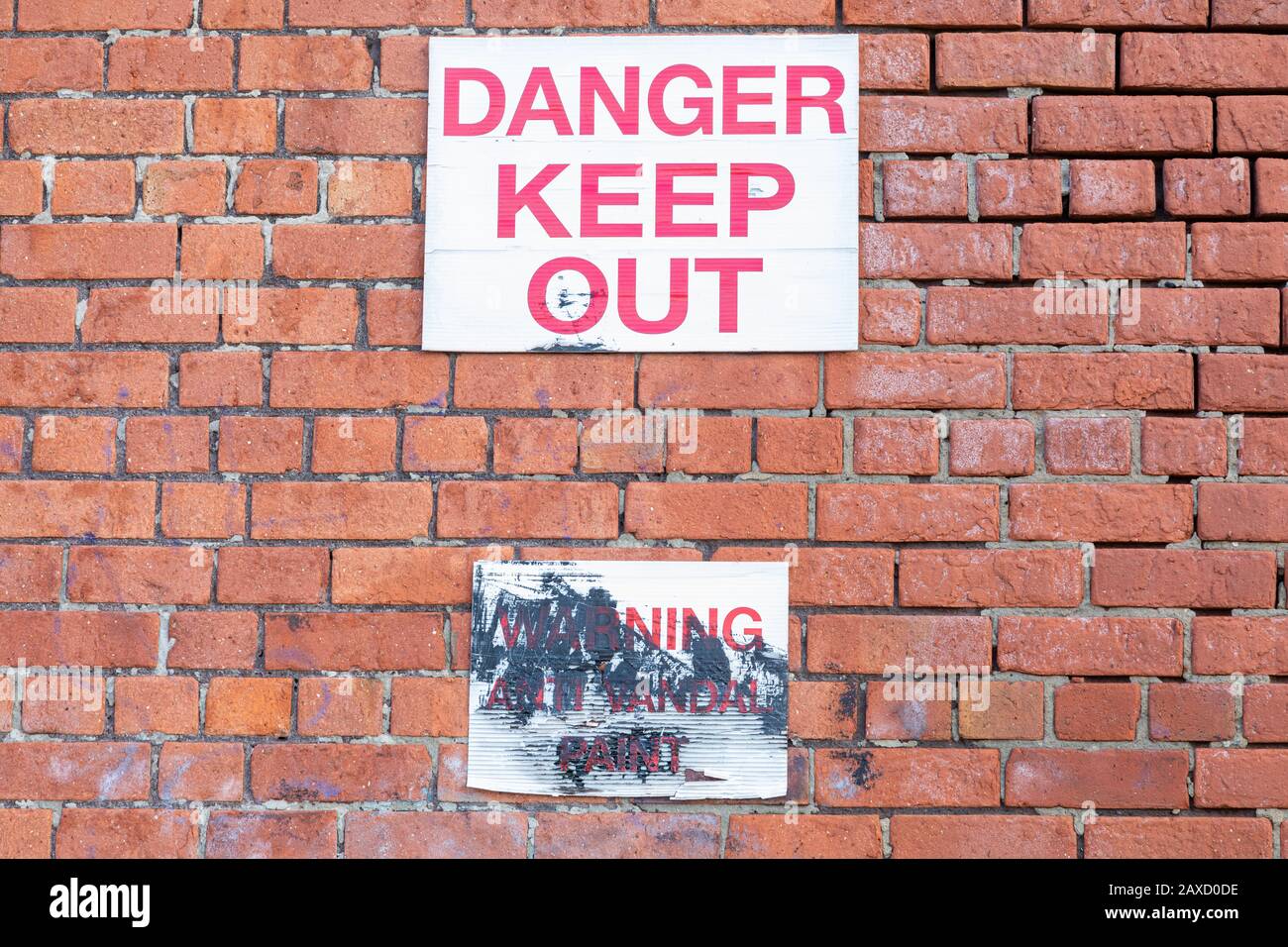 Derelict building warning sign danger hi-res stock photography and ...
