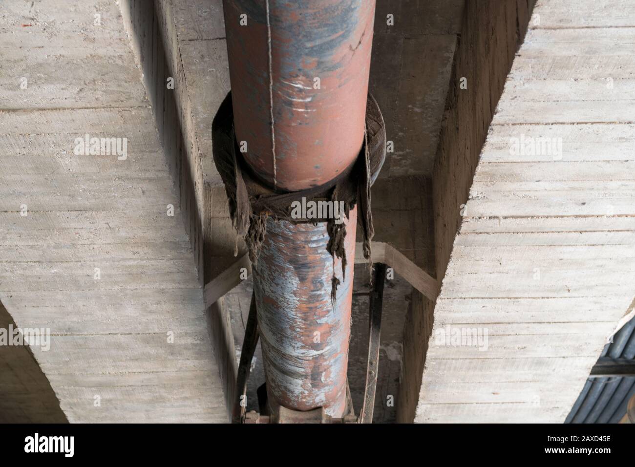 Beam to beam concrete connection hi-res stock photography and images ...