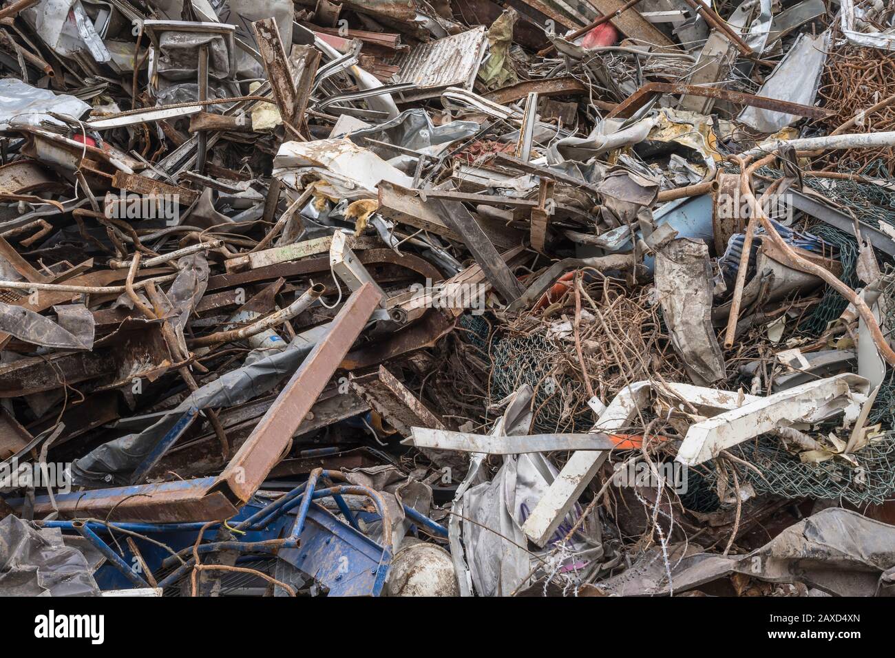 Scrap metal background Stock Photo - Alamy