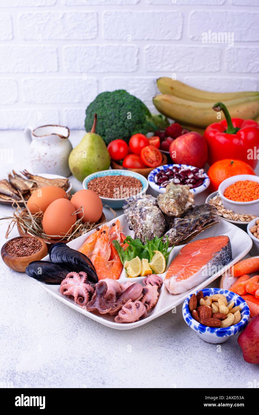 Pescetarian diet with seafood, fruit and vegetables Stock Photo - Alamy
