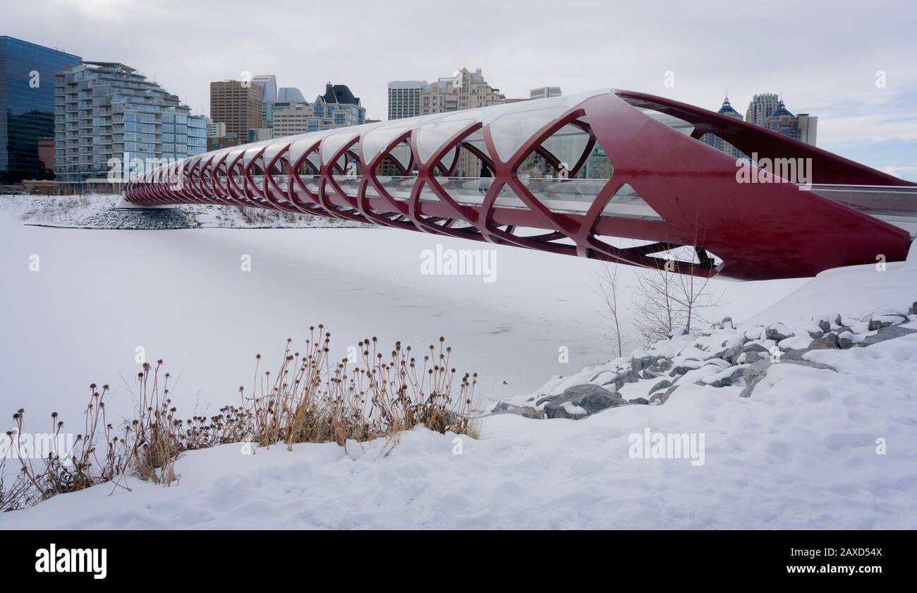 Downtown calgary frozen bow hi-res stock photography and images - Alamy