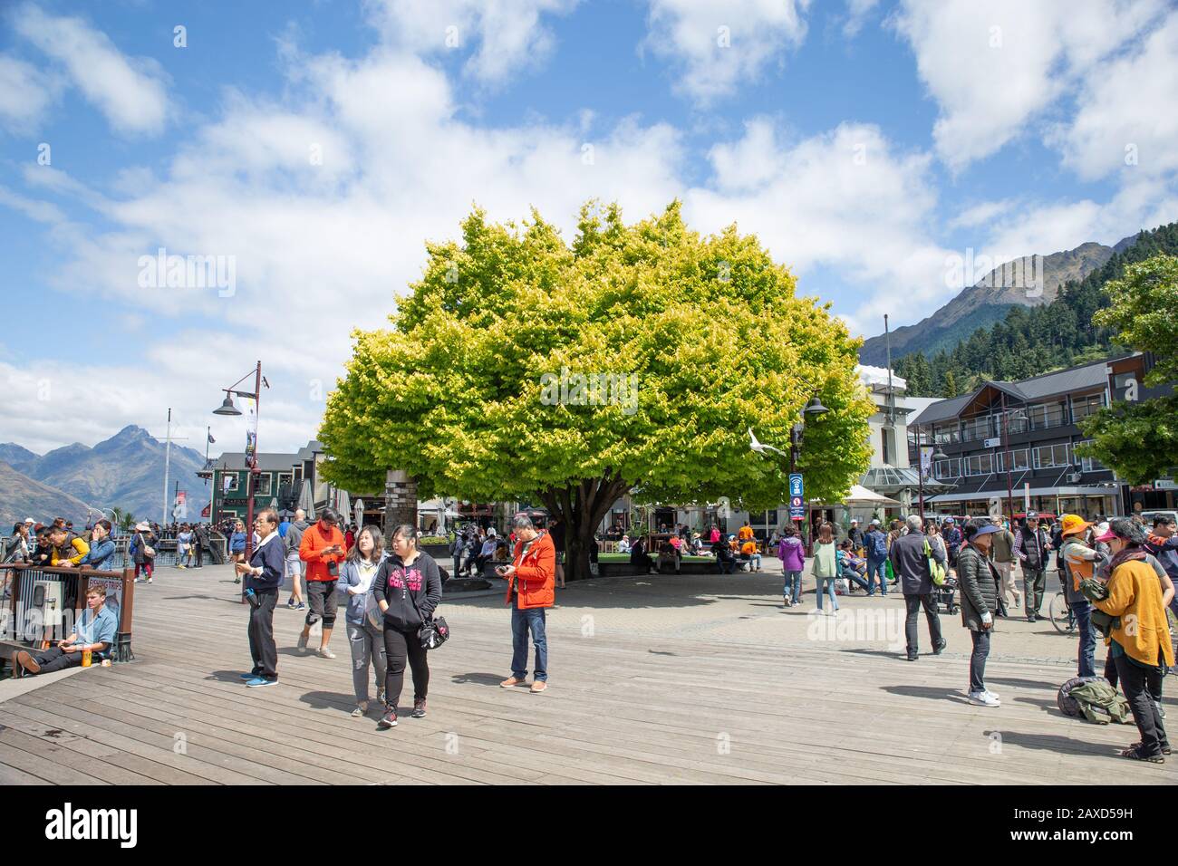 Queenstown New Zealand.City Streets of Queenstown South Island New ...