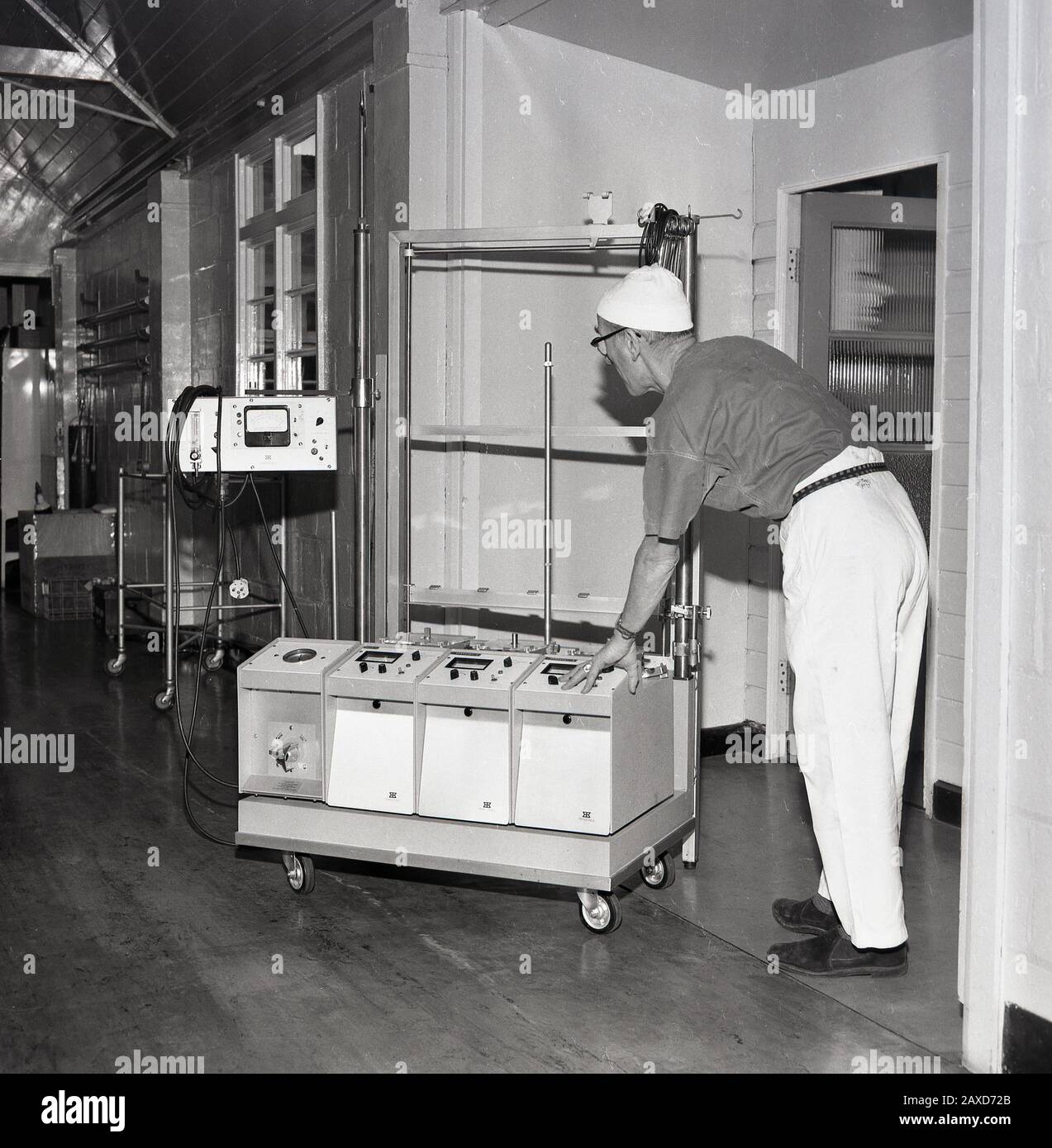 Hospital porter hi-res stock photography and images - Alamy