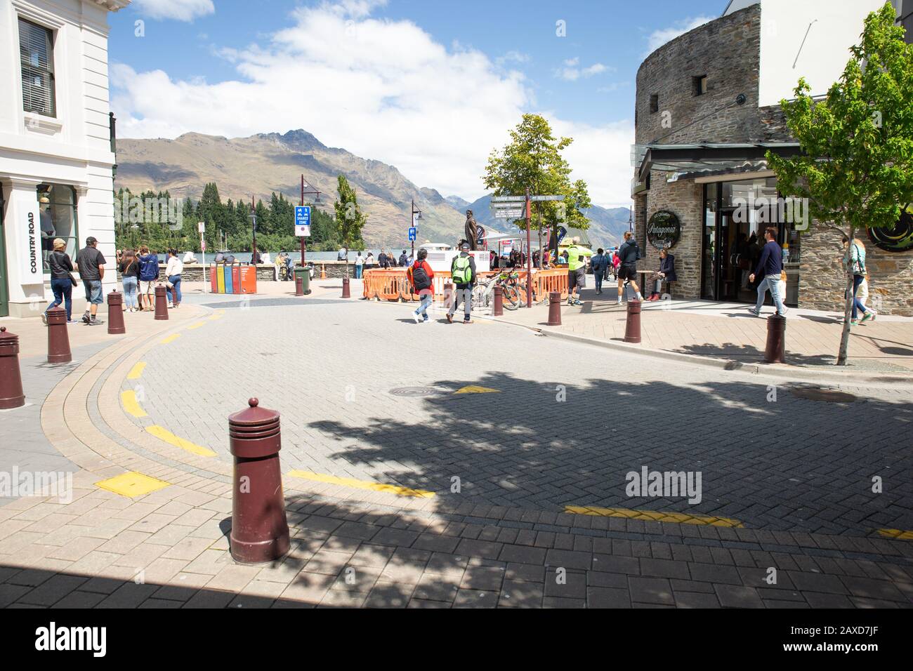 Queenstown New Zealand.City Streets of Queenstown South Island New ...