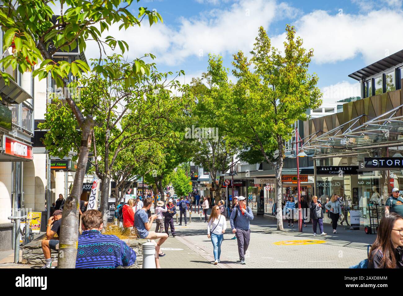 Queenstown New Zealand.City Streets of Queenstown South Island New ...