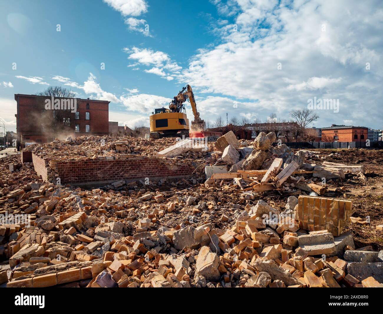 Earthquake soil building collapse hi-res stock photography and images ...