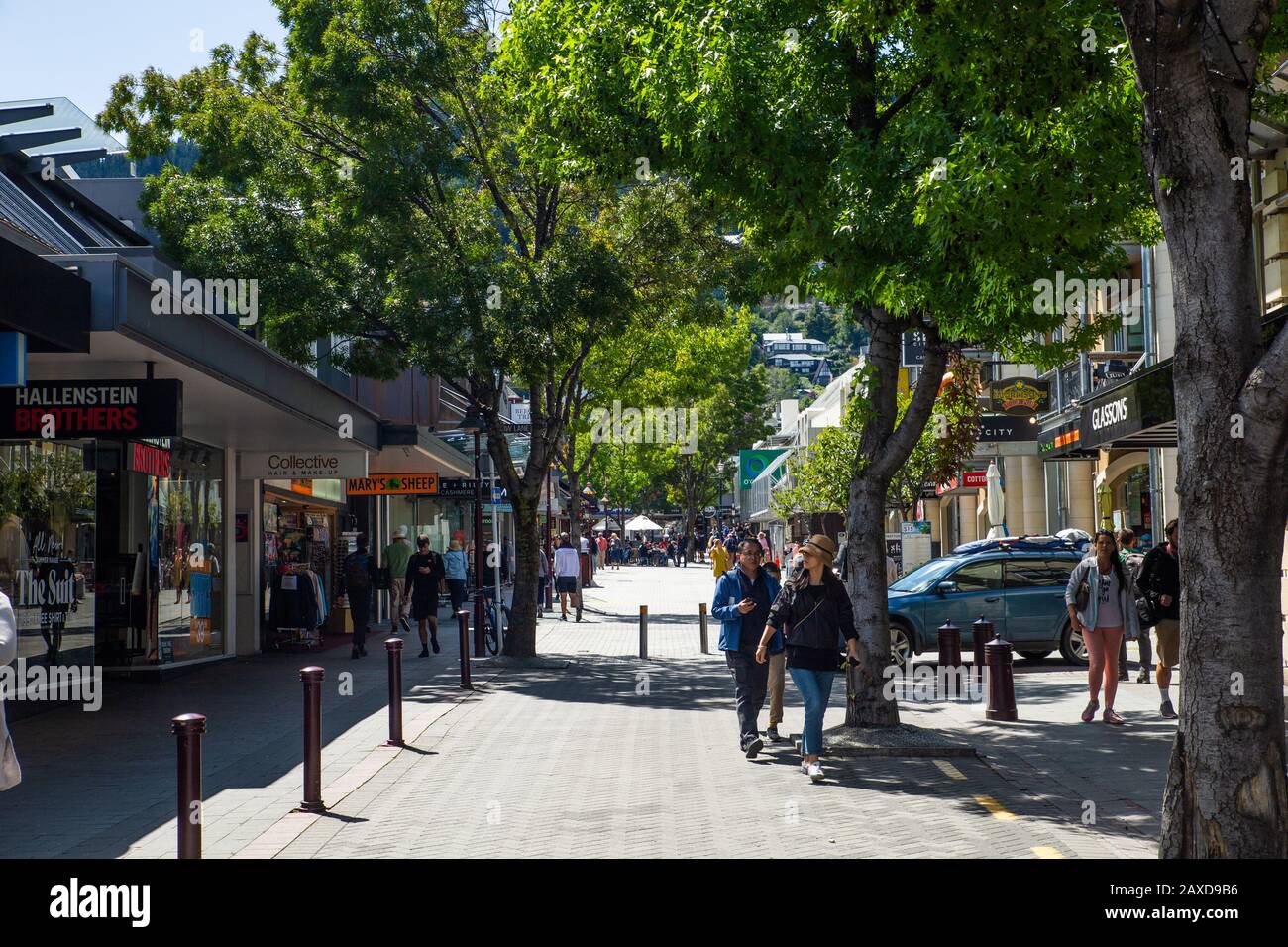 Queenstown New Zealand.City Streets of Queenstown South Island New ...
