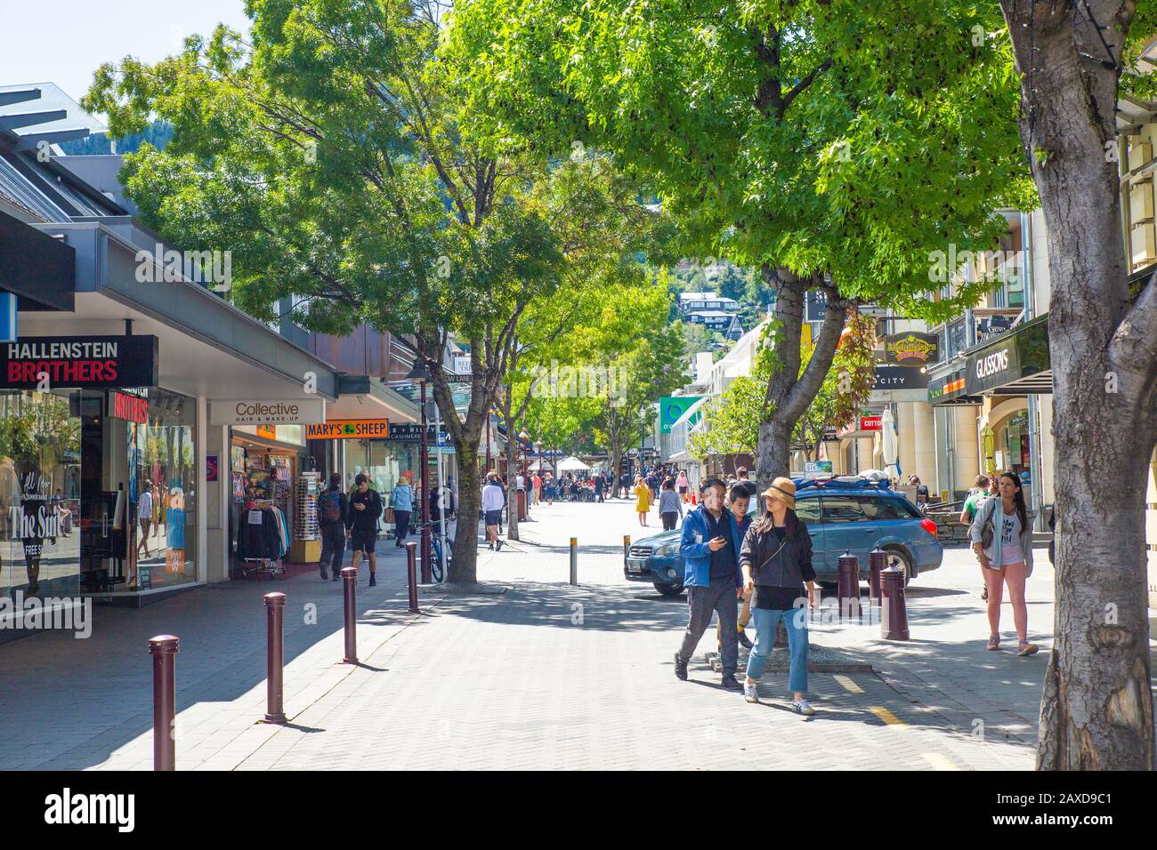 Queenstown New Zealand.City Streets of Queenstown South Island New ...