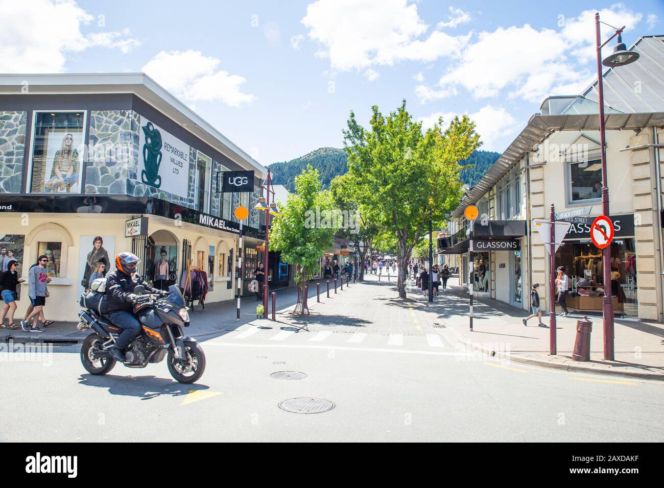 Queenstown New Zealand.City Streets of Queenstown South Island New ...