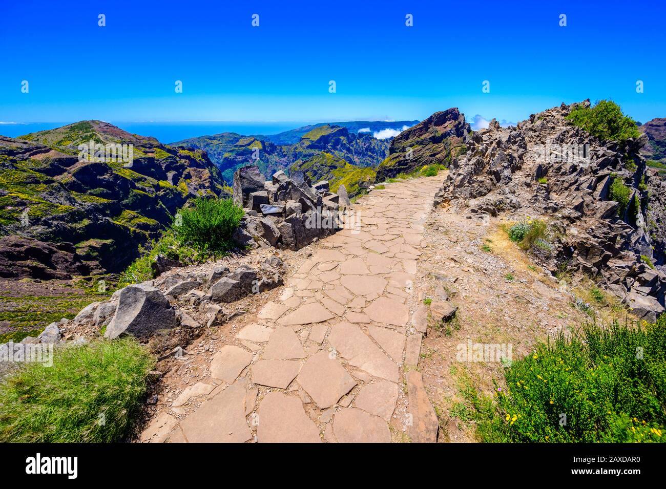 Beautiful hiking trail from Pico do Arieiro to Pico Ruivo, Madeira ...