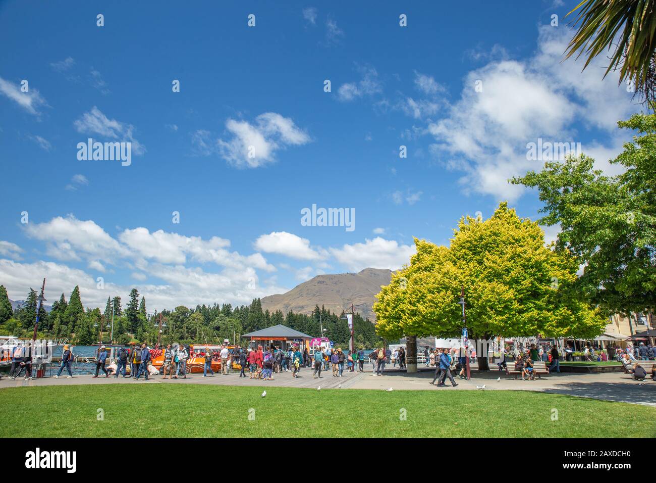 Queenstown New Zealand.City Streets of Queenstown South Island New ...