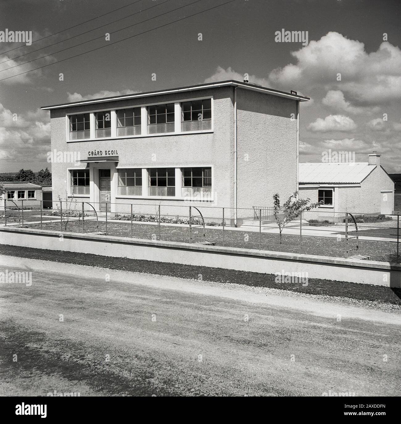 1950s school building hi-res stock photography and images - Alamy