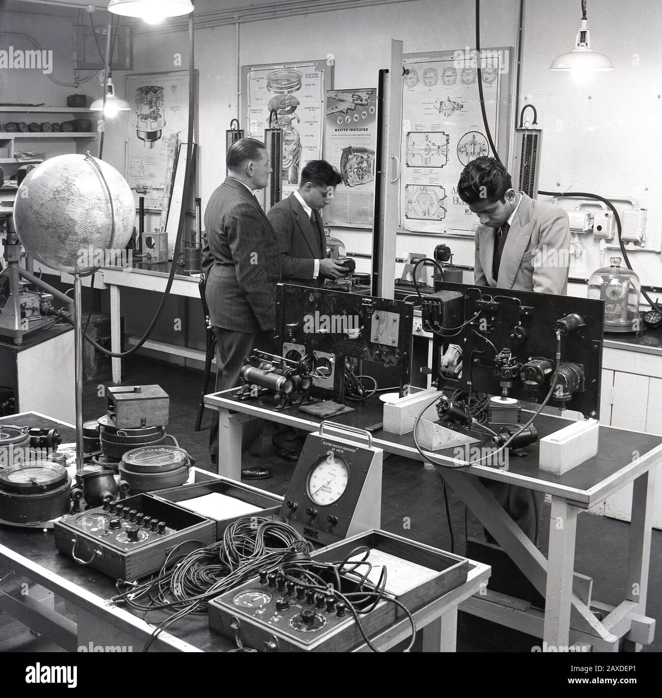 1950s technology hi-res stock photography and images - Alamy