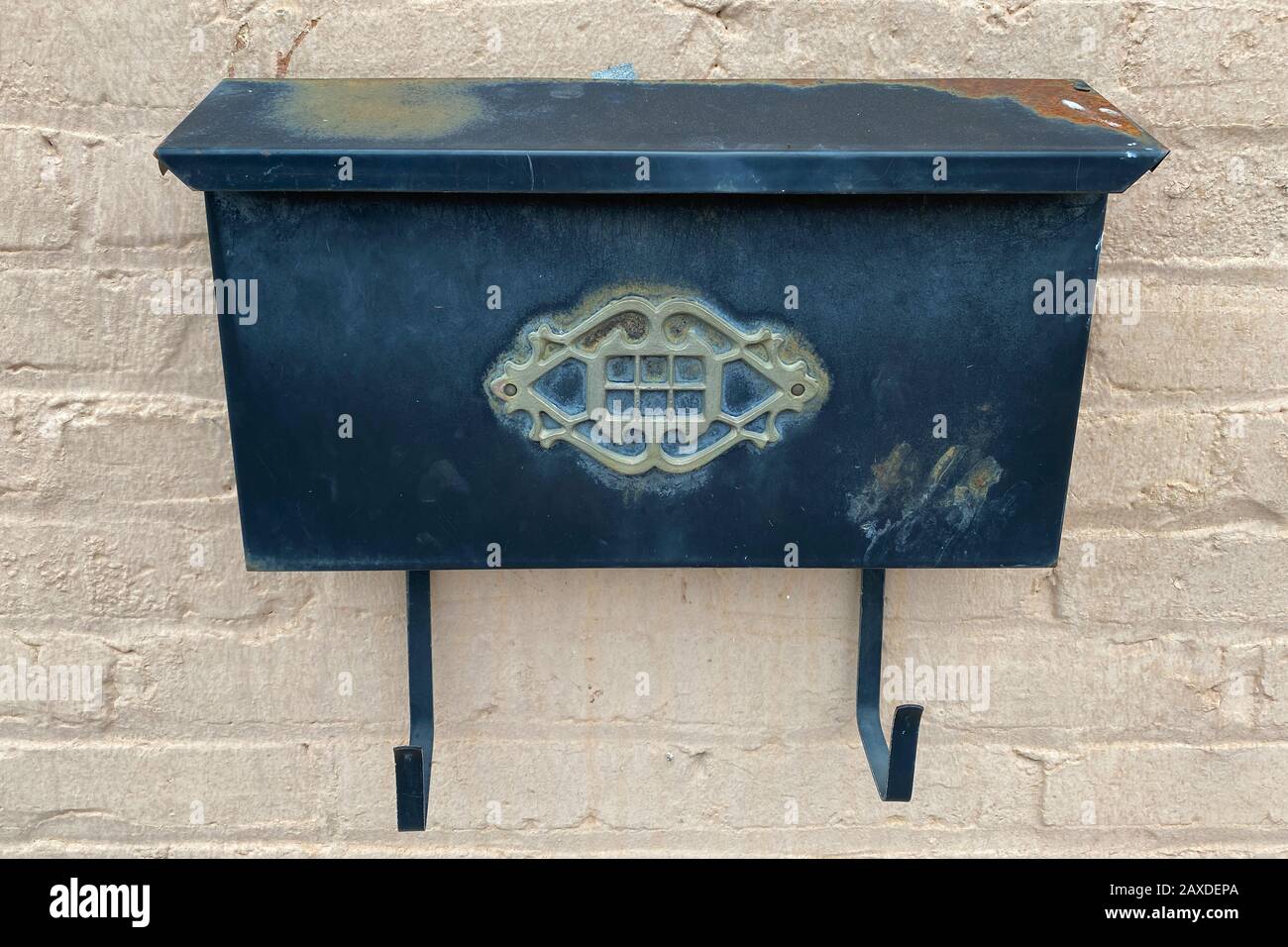 Vintage letterbox hi-res stock photography and images - Alamy