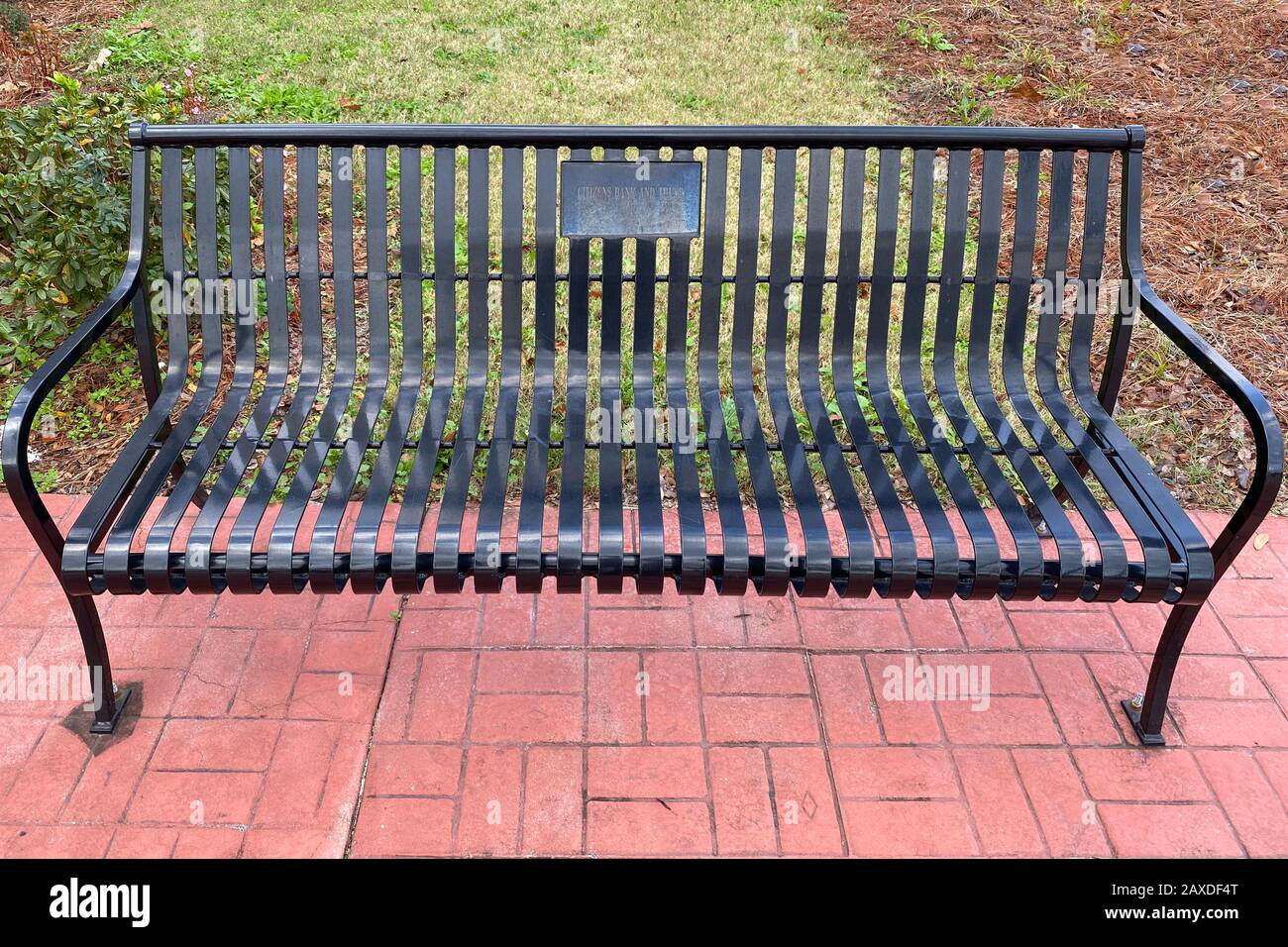 a black steel city park bench Stock Photo - Alamy