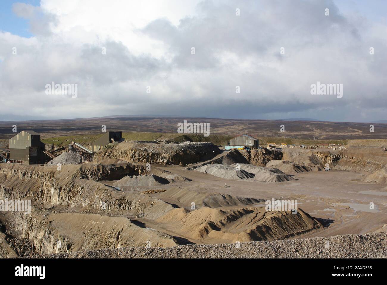 Working quarry hi-res stock photography and images - Alamy