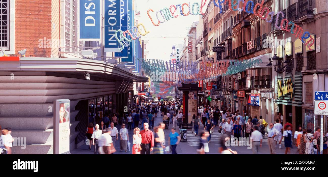 Madrid spain large crowd hi-res stock photography and images - Alamy