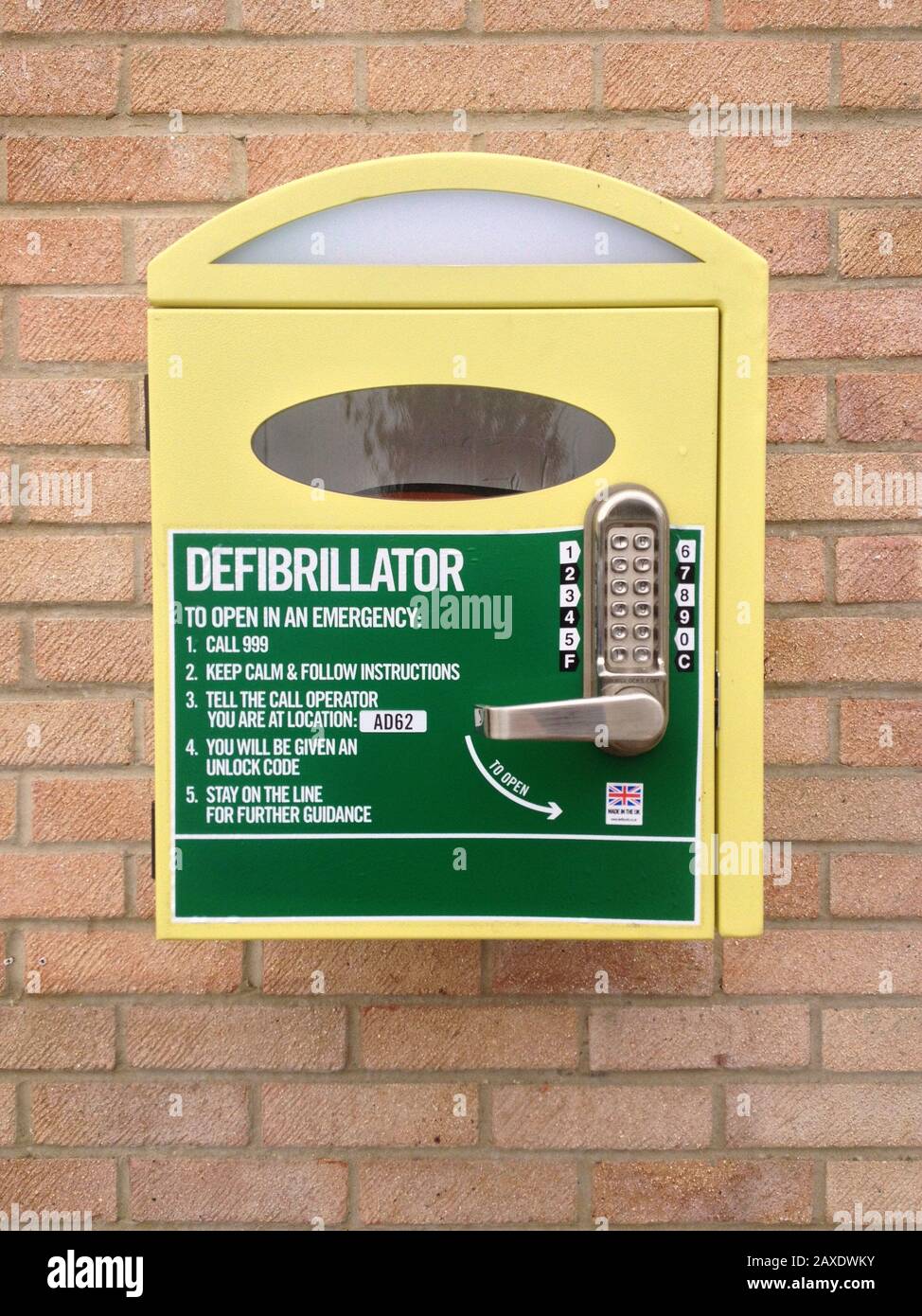 Aed automated external defibrillator hi-res stock photography and ...