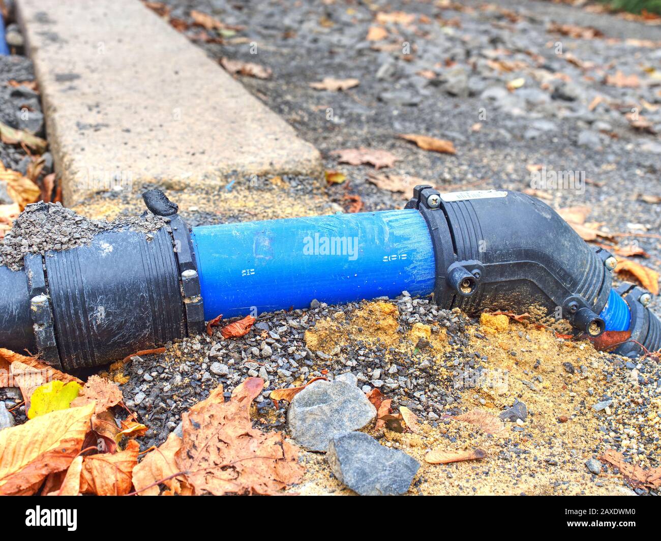 Temporary potable water pipe connecton instead of broken main water ...