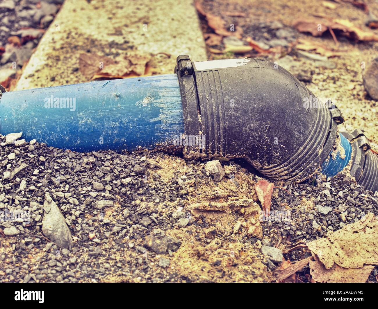 Temporary potable water pipe connecton instead of broken main water ...