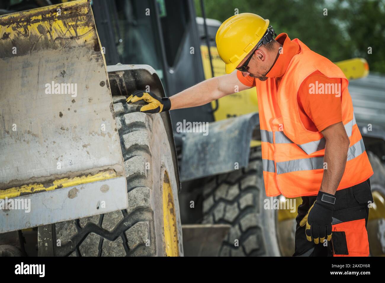 Heavy construction machinery hi-res stock photography and images - Alamy