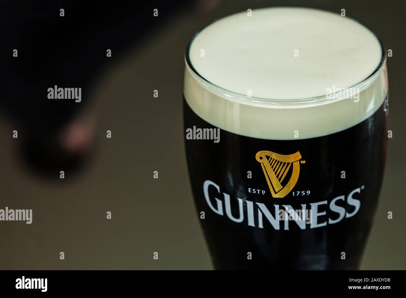 Full glass of guinness hi-res stock photography and images - Alamy