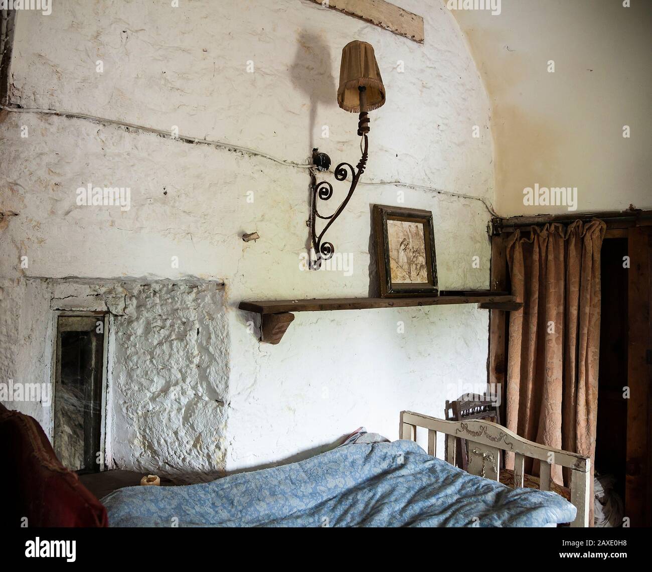 Bedroom in castle Stock Photo - Alamy