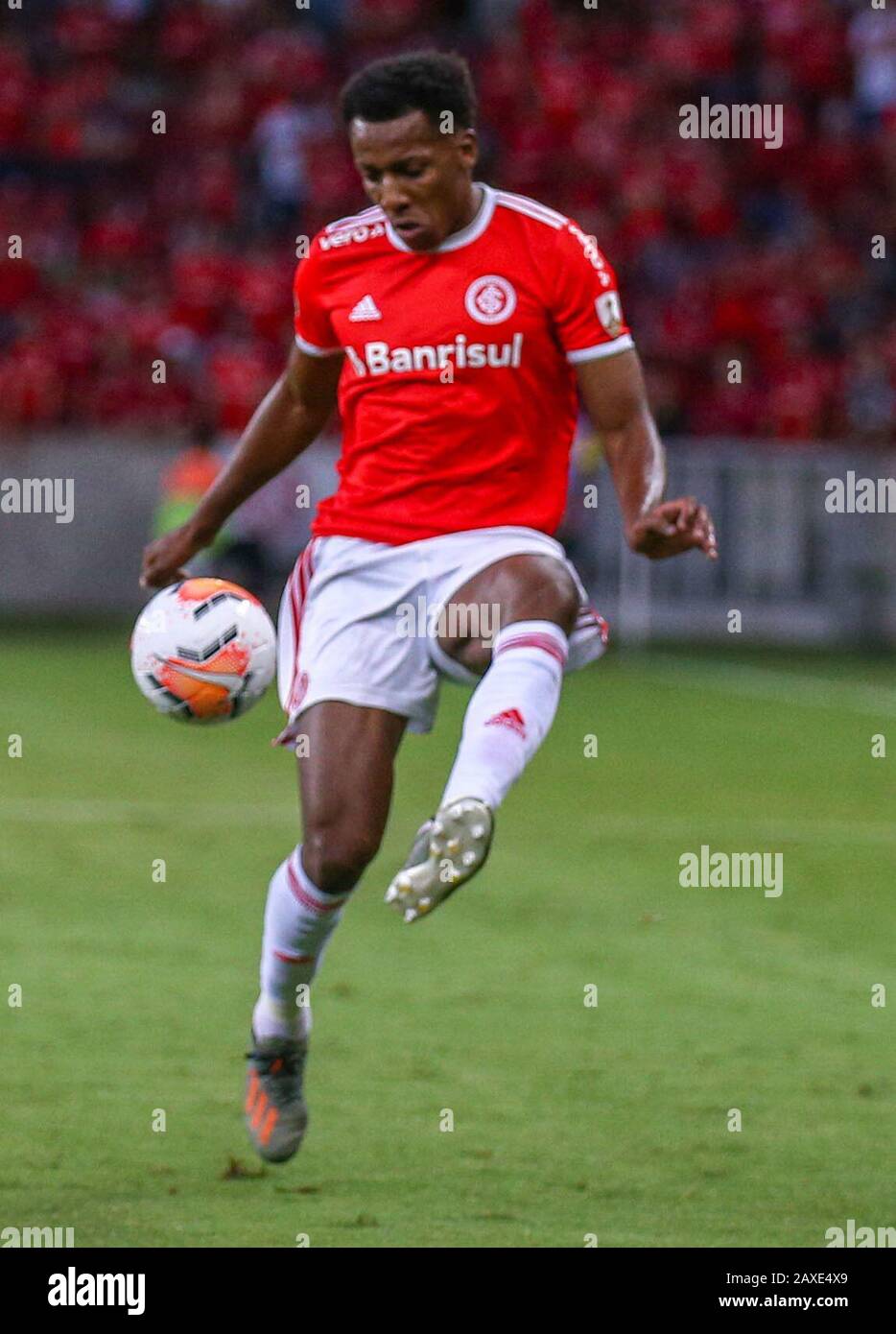Porto Alegre, Brazil. 11th Feb, 2020. Moses disputes bid during ...