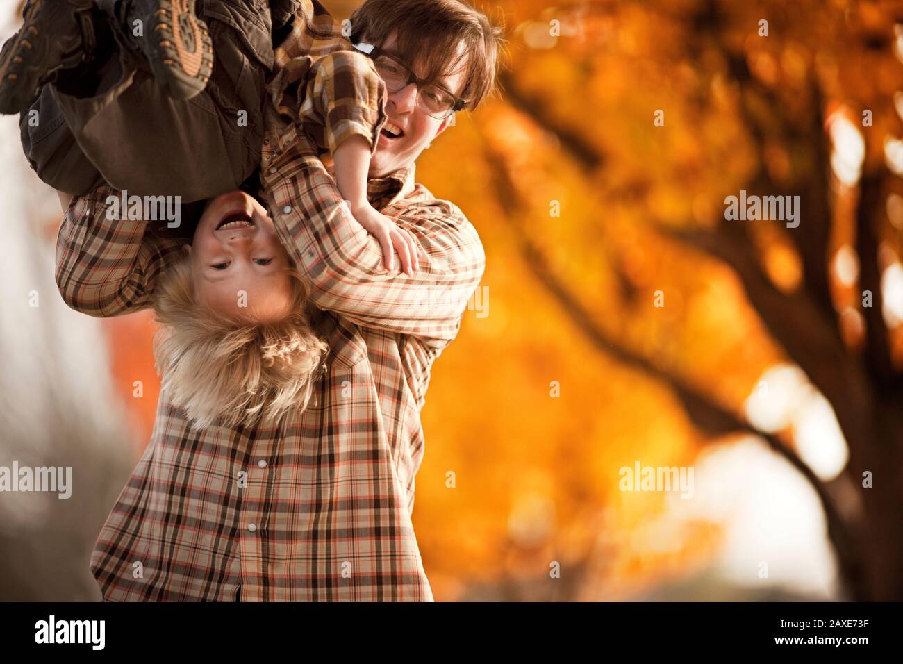 Man lifting kids hi-res stock photography and images - Alamy