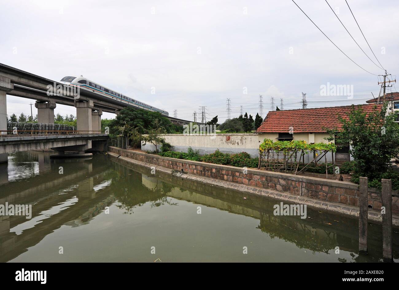 Maglev service approaches Longyang road station, Shanghai, China Stock ...