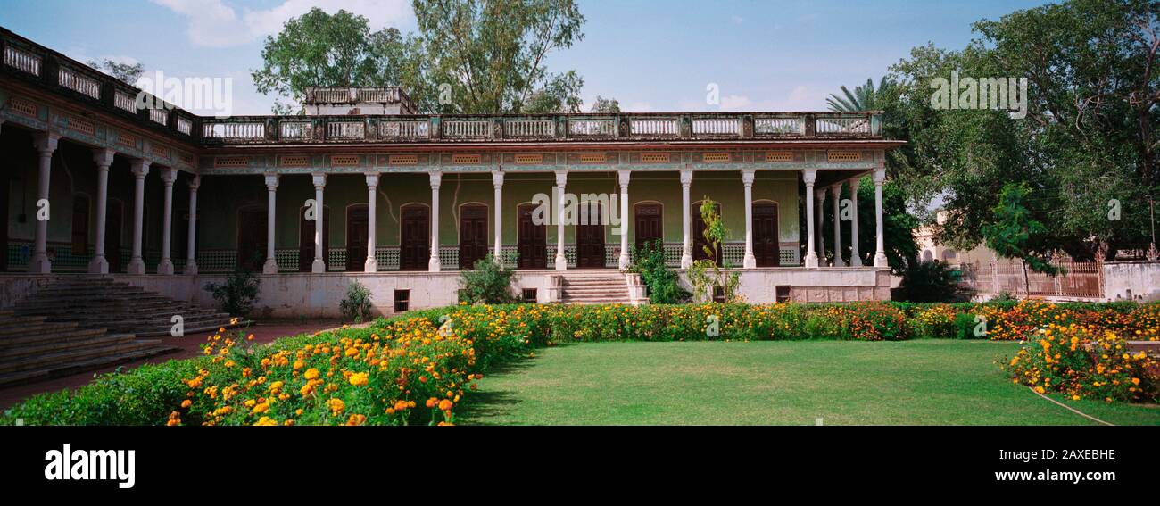 Formal garden in front of a building, Piramal Haveli, Bagar, Shekhavati ...