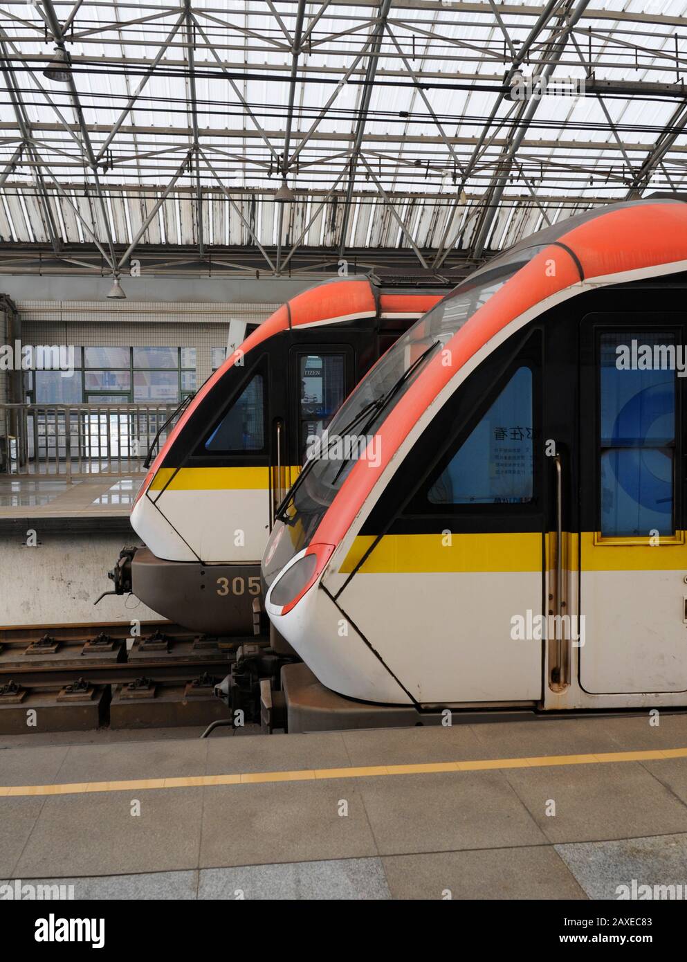 Shanghai metro line 3 trains at a station, China Stock Photo - Alamy