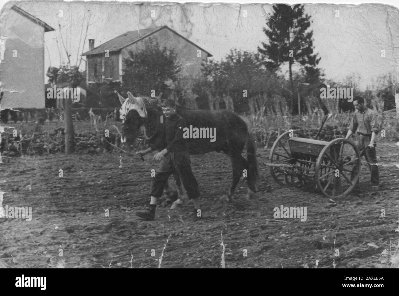 Due contadini hi-res stock photography and images - Alamy