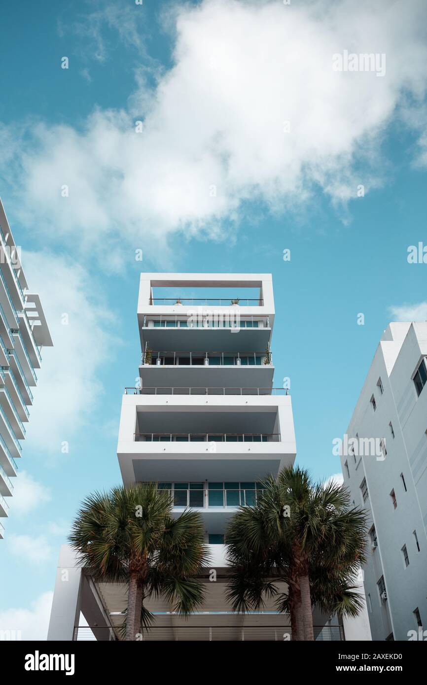 Florida condominium building architecture hi-res stock photography and ...