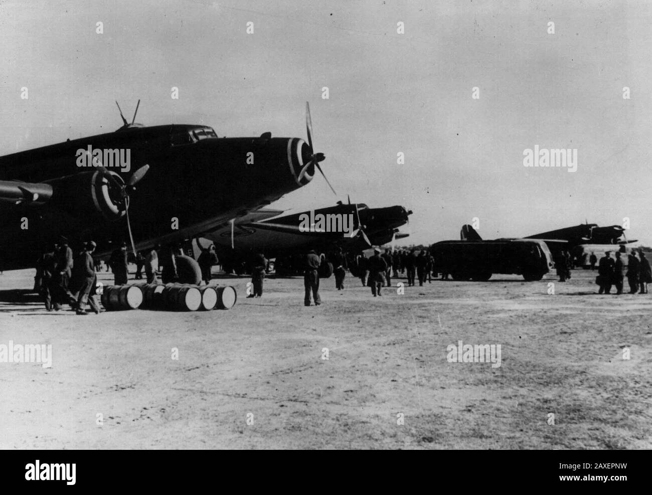 Savoia marchetti sm 82 Black and White Stock Photos & Images - Alamy