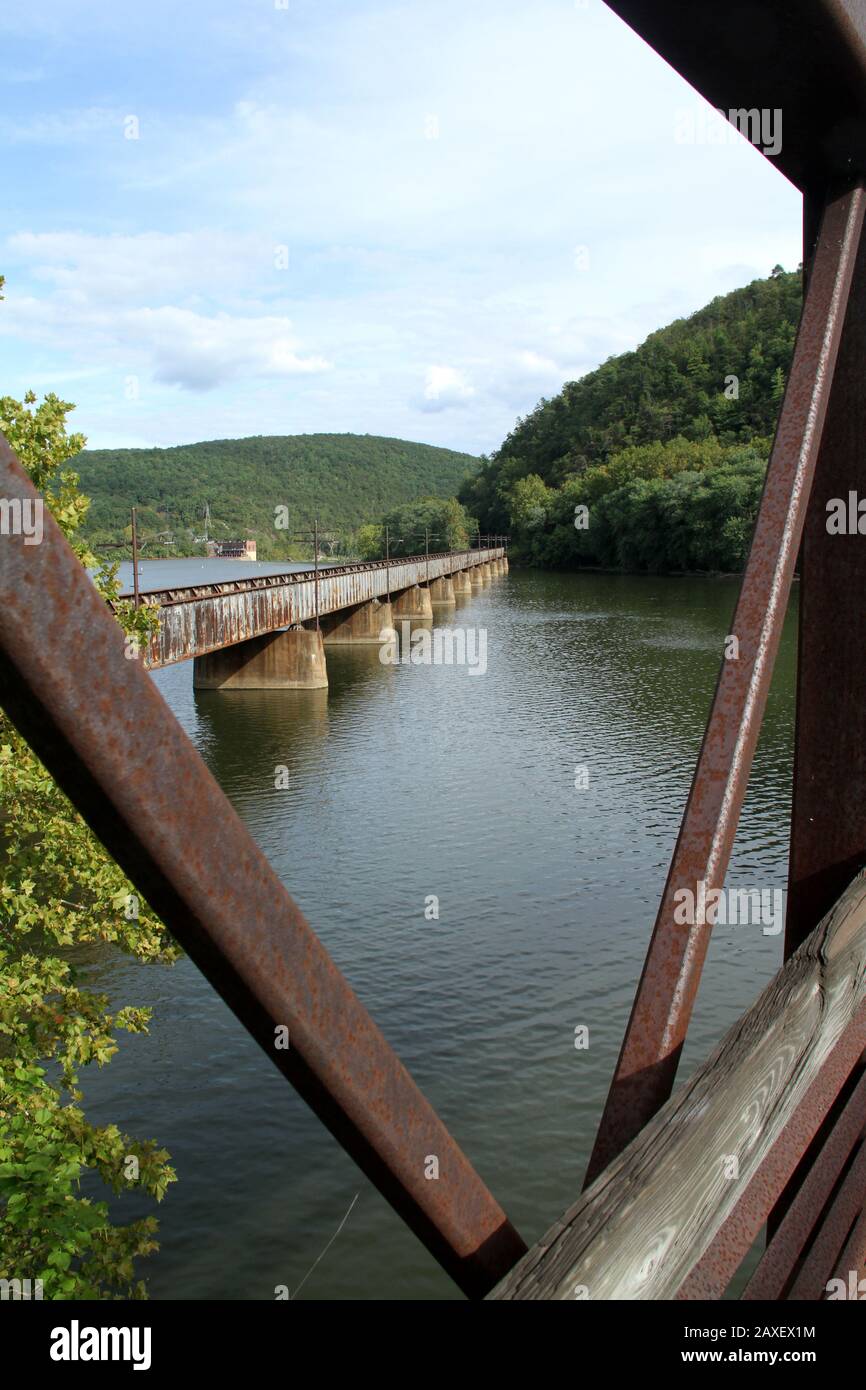 Csx railroad bridge hi-res stock photography and images - Alamy