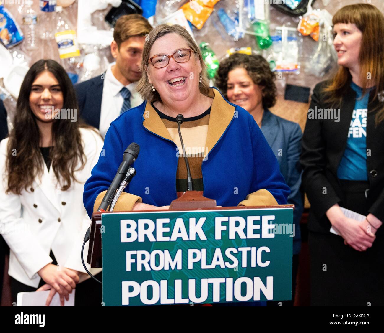 Plastic pollution act hi-res stock photography and images - Alamy
