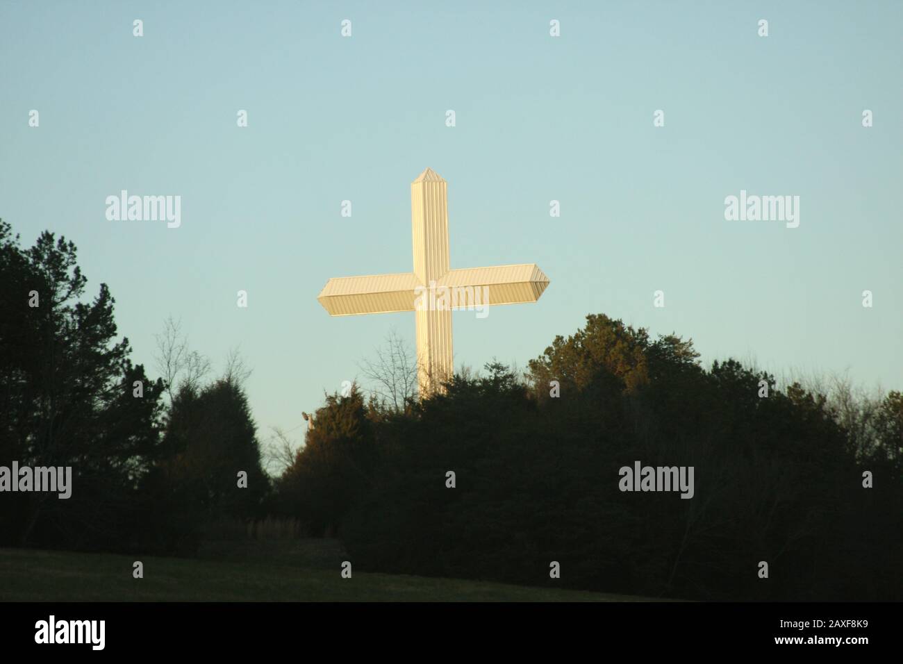 Massive cross on the side of the road in the U.S.A Stock Photo - Alamy