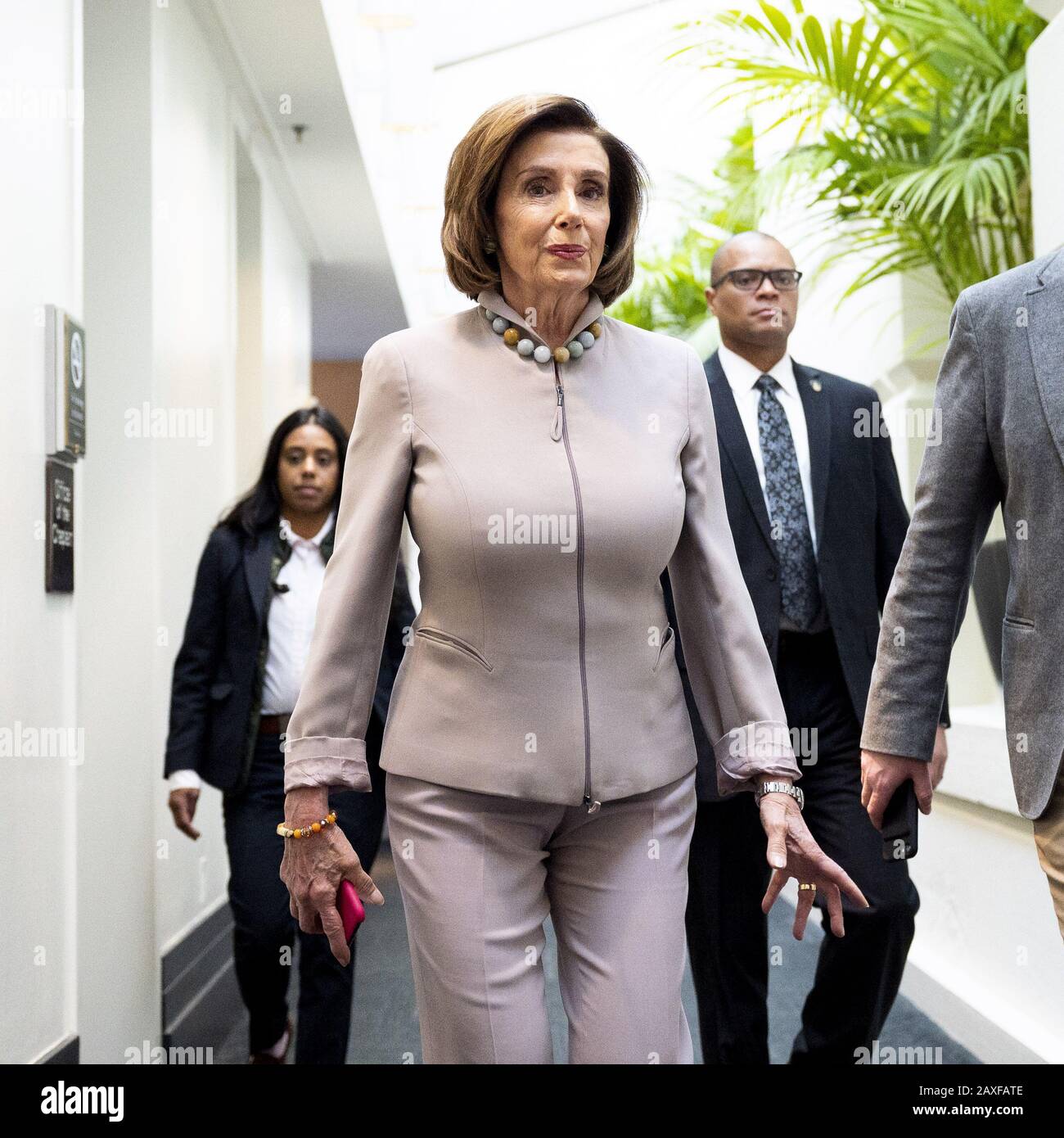Nancy pelosi 11 feb 2020 hi-res stock photography and images - Alamy